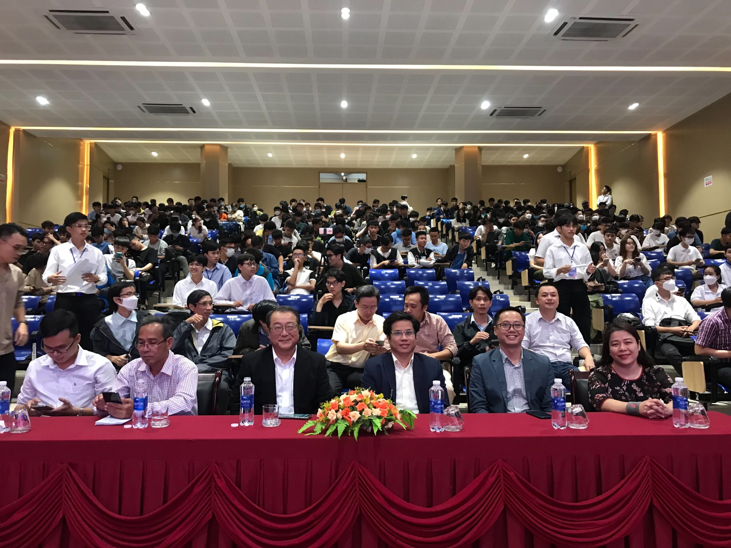 Participating in the entrance ceremony of Da Nang University of Technology